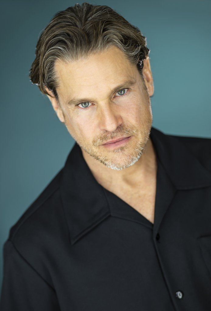 William McNamara — Biografi Aktor, Film, Penghargaan & Fakta