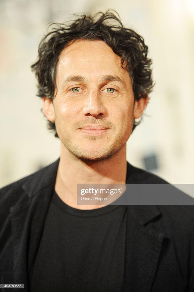 Dustin Demri-Burns — Biografi Aktor, Film, Penghargaan & Fakta