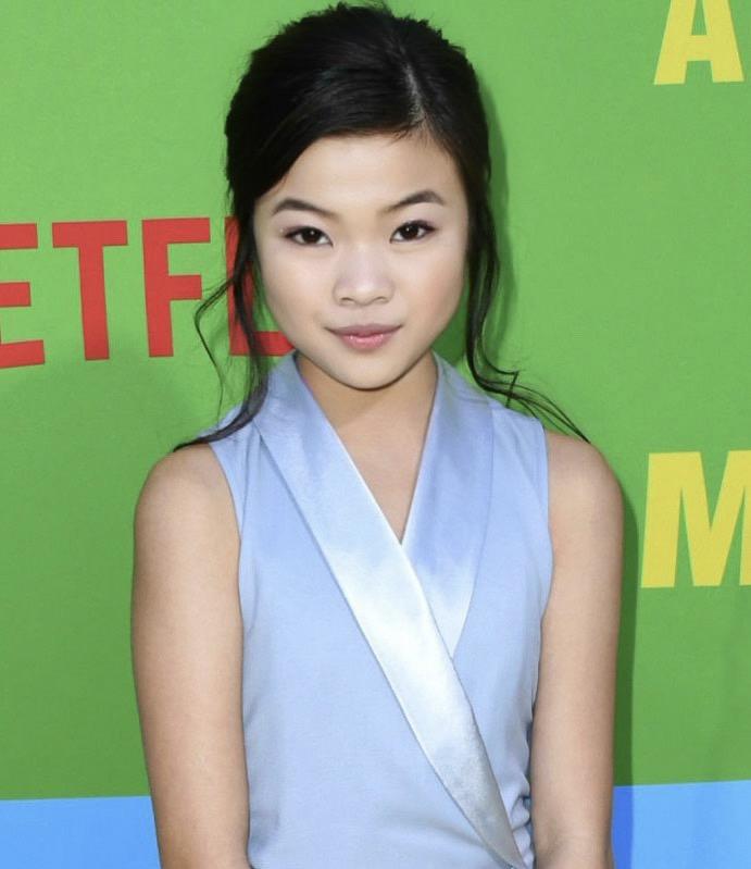 Miya Cech — Biografi Aktor, Film, Penghargaan & Fakta