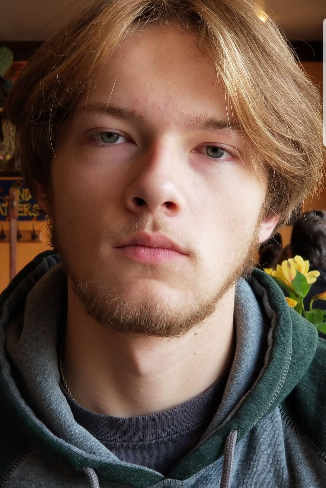 Teddy Van Ee — Biografi Aktor, Film, Penghargaan & Fakta