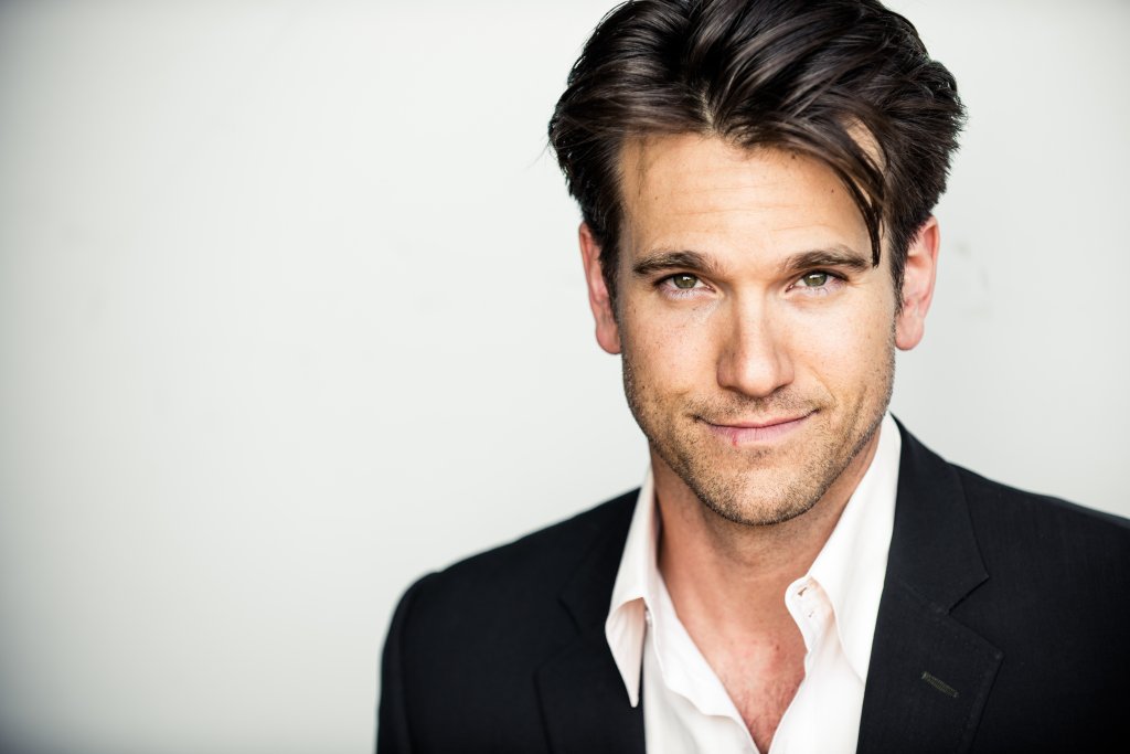 Adam Mayfield — Biografi Aktor, Film, Penghargaan & Fakta