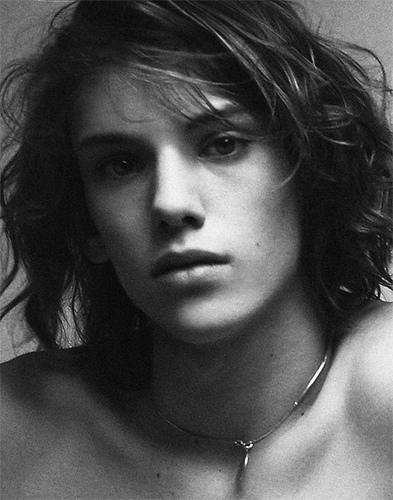 Jamie Campbell Bower — Biografi Aktor, Film, Penghargaan & Fakta