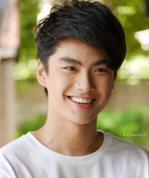 Chittsawangdee Pawat — Biografi Aktor, Film, Penghargaan & Fakta